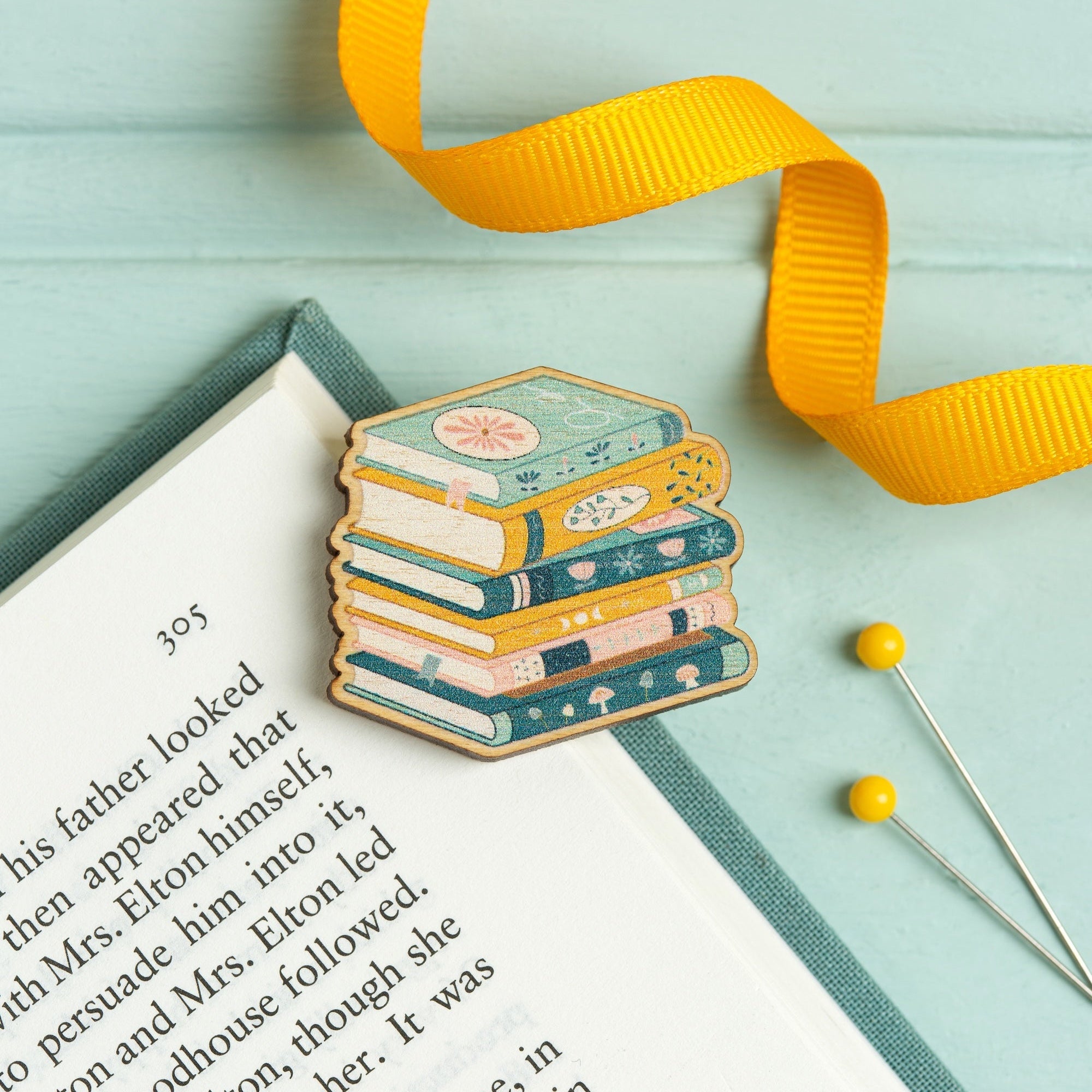 Book Lover Needle Minder – Benzie Design