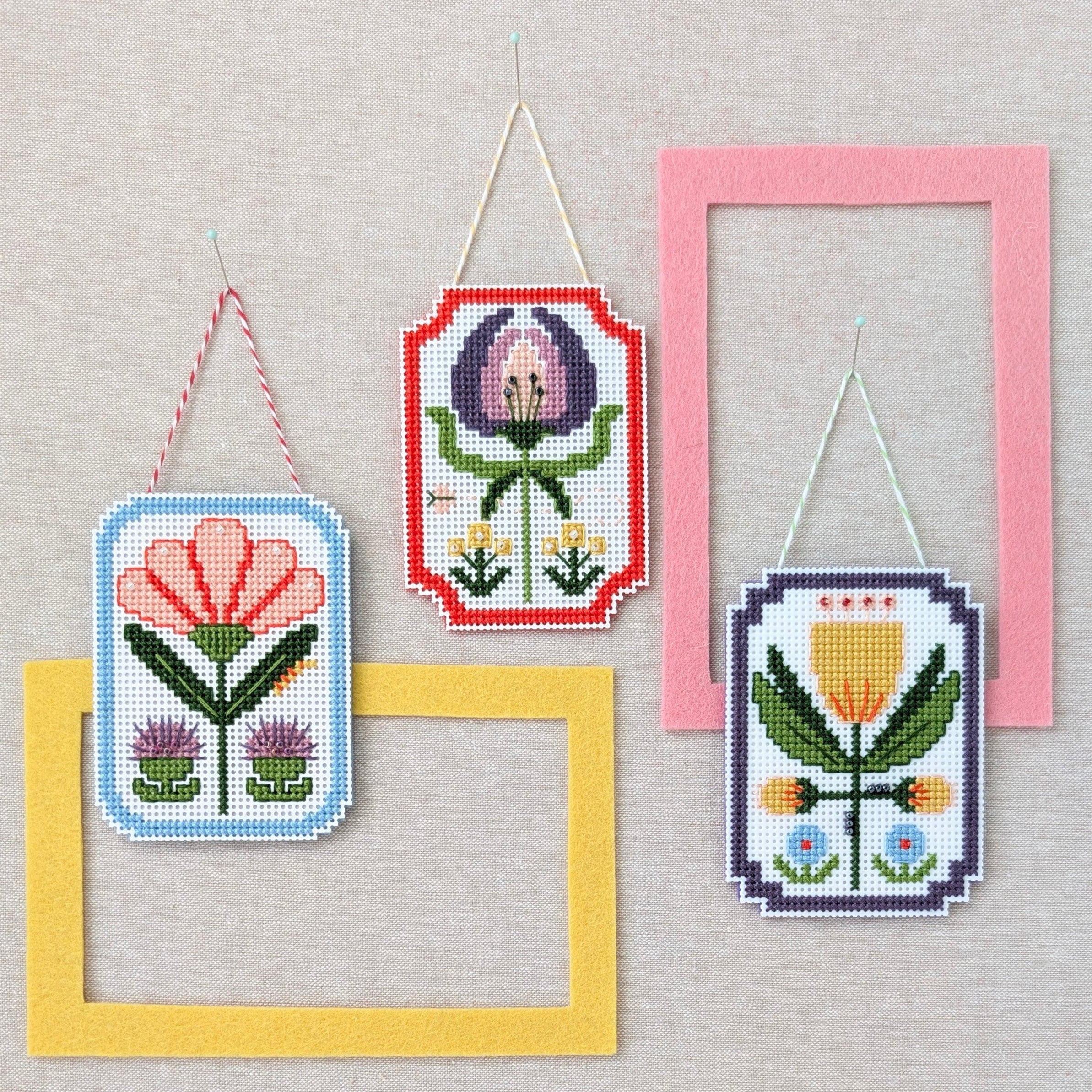 Framed Florals Carnation Cross Stitch Kit – Benzie Design