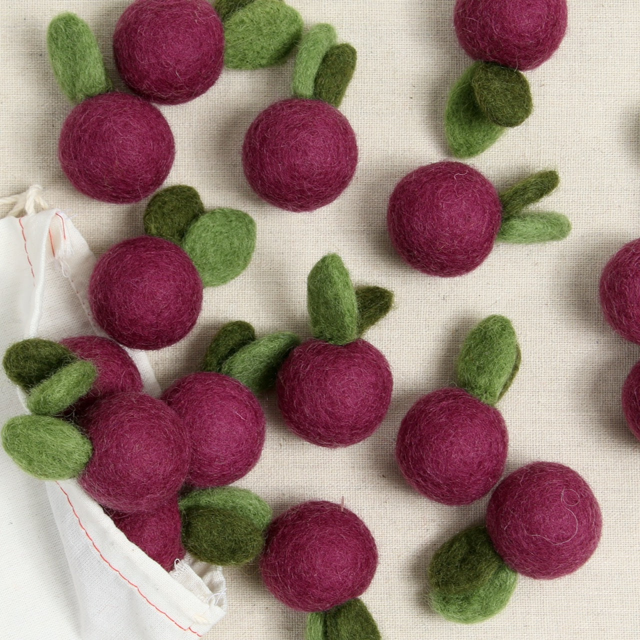 Sugarplum Berry, Felted Fruit – Benzie Design