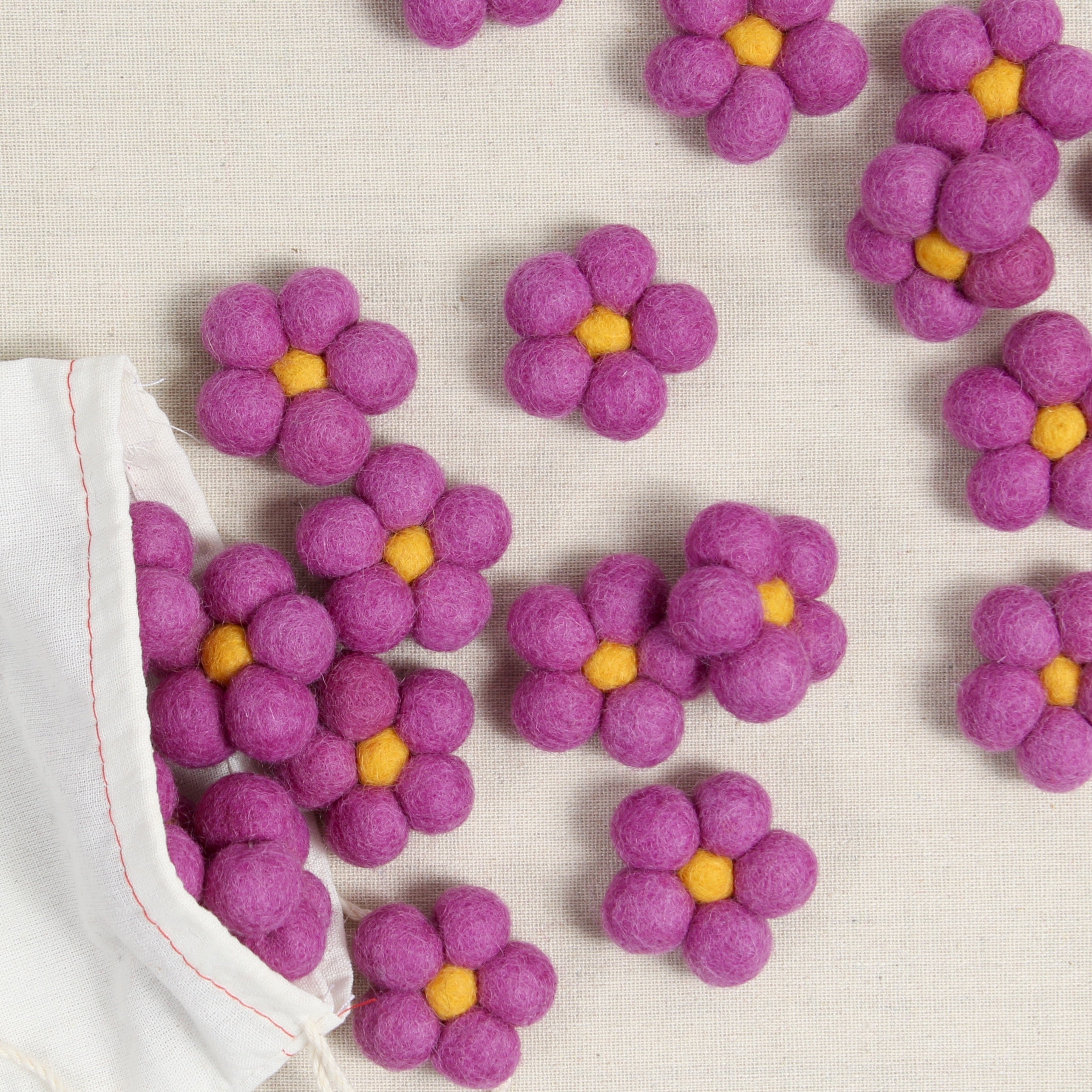 Felt Daisy Flower, Dahlia – Benzie Design