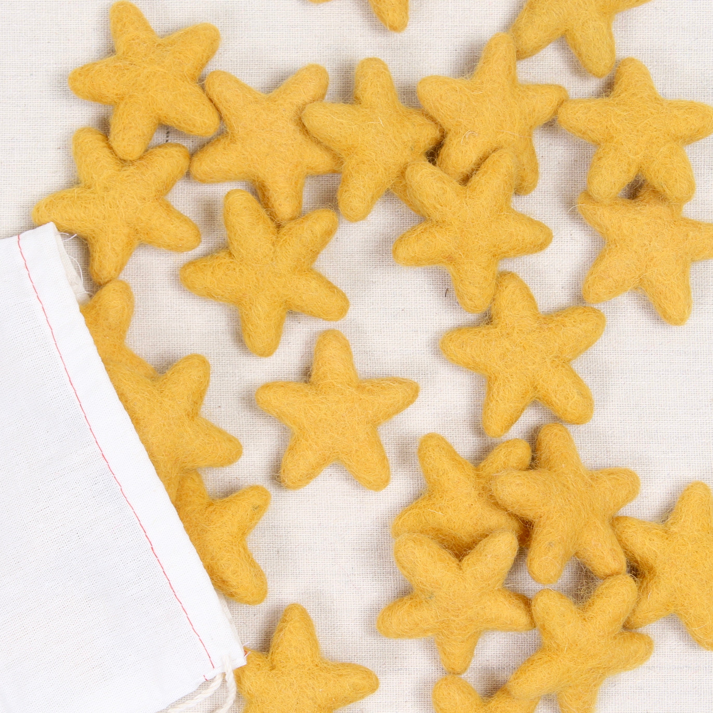Felt Stars in Mustard – Benzie Design